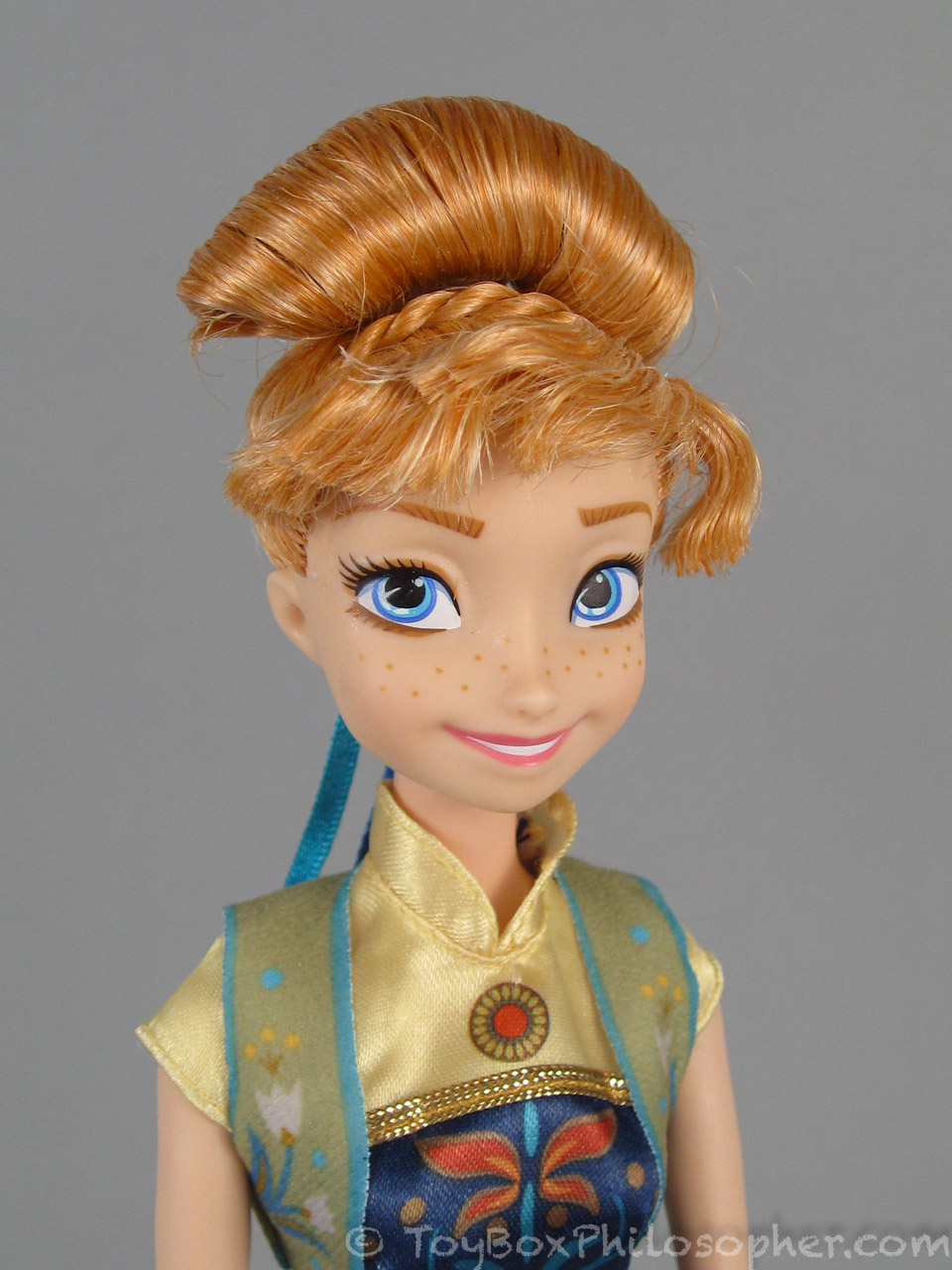 "Frozen Fever" Anna and Elsa Dolls--A Comparison Review! | The Toy Box ...
