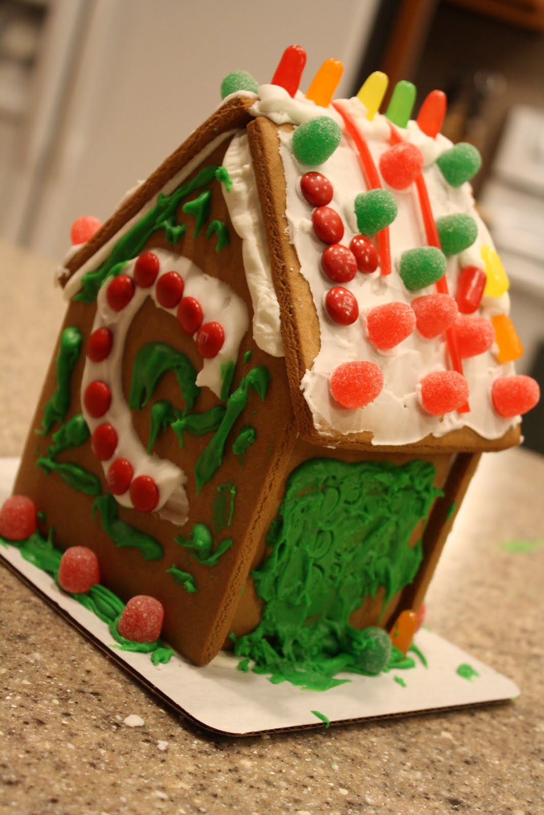Yellow Blackbird: A Creative Blog: Gingerbread Houses- Ultimate Creativity!