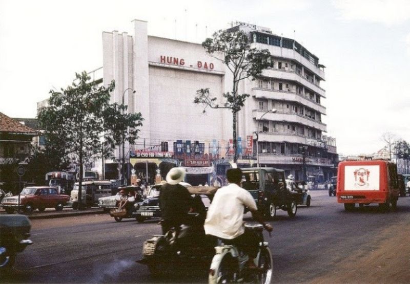 60 Fascinating Color Photographs That Capture Street Scenes of Saigon ...