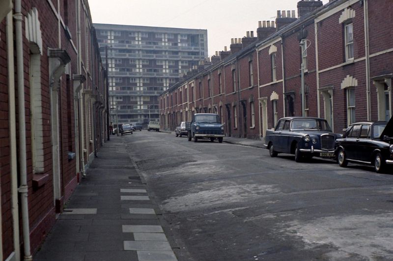 45 Amazing Photos Capture Street Scenes of Bristol, England in the ...