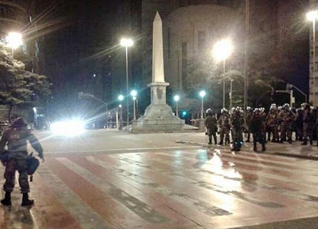 ΠΟΛΥ ΞΥΛΟ ΠΑΛΙ ΕΧΘΕΣ ΣΤΗ ΒΡΑΖΙΛΙΑ ΜΕ ΤΗΝ ΛΗΞΗ ΤΟΥ ΑΓΩΝΑ... ΕΠΕΙΣΟΔΙΑ ...