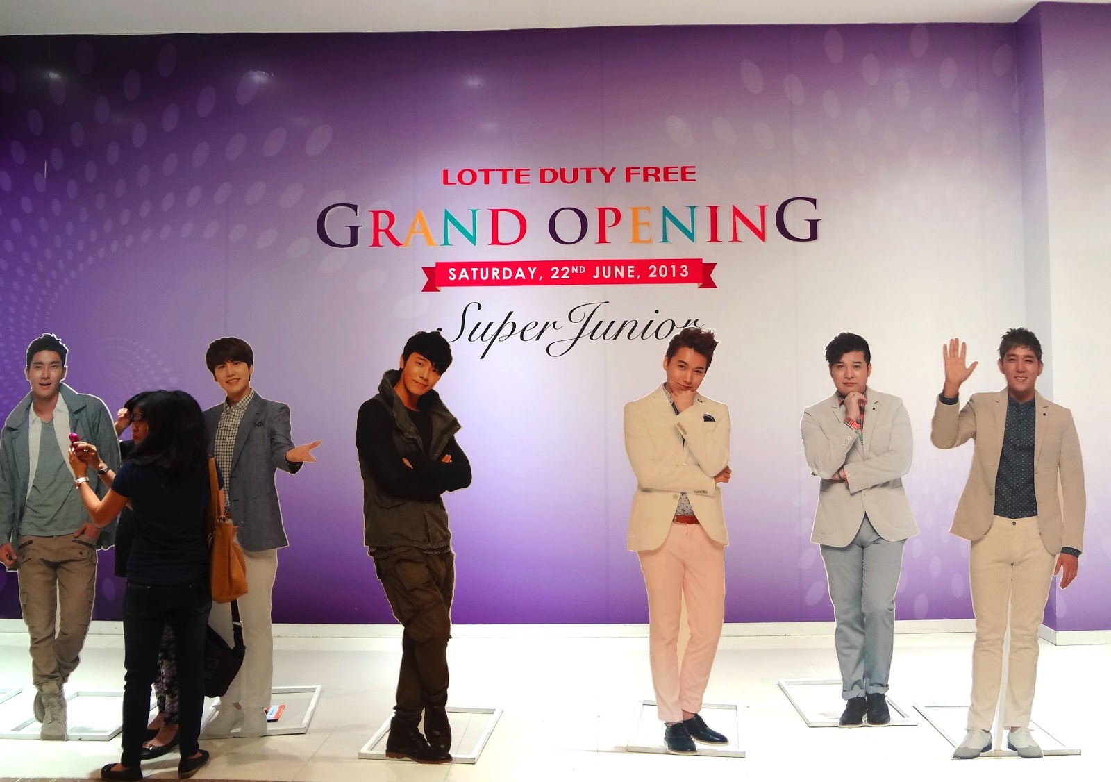 Uniqlo's First Store in Jakarta @ Lotte Shopping Avenue Kuningan ...