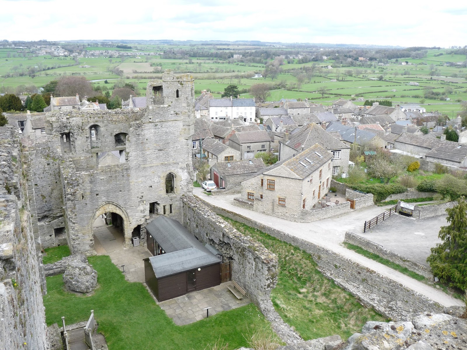 Barry In Thirsks Adventures: Middleham Castle in Wensleydale