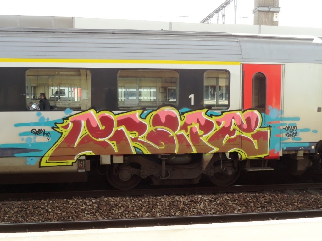 WALKING LETTERS Art on Train