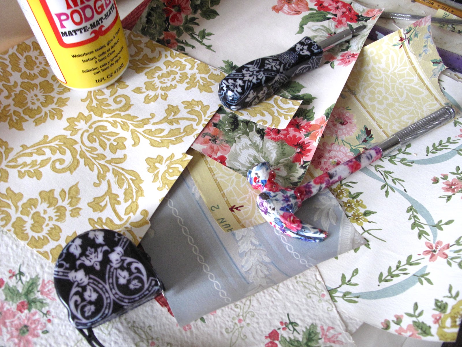 Beehive Art Salon: DIY with Vintage Wallpaper