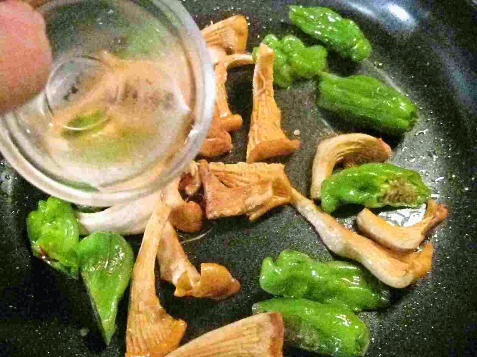 Recipes for Tom: Shishito to shantoreru no shiokoji kinpira / kinpira ...