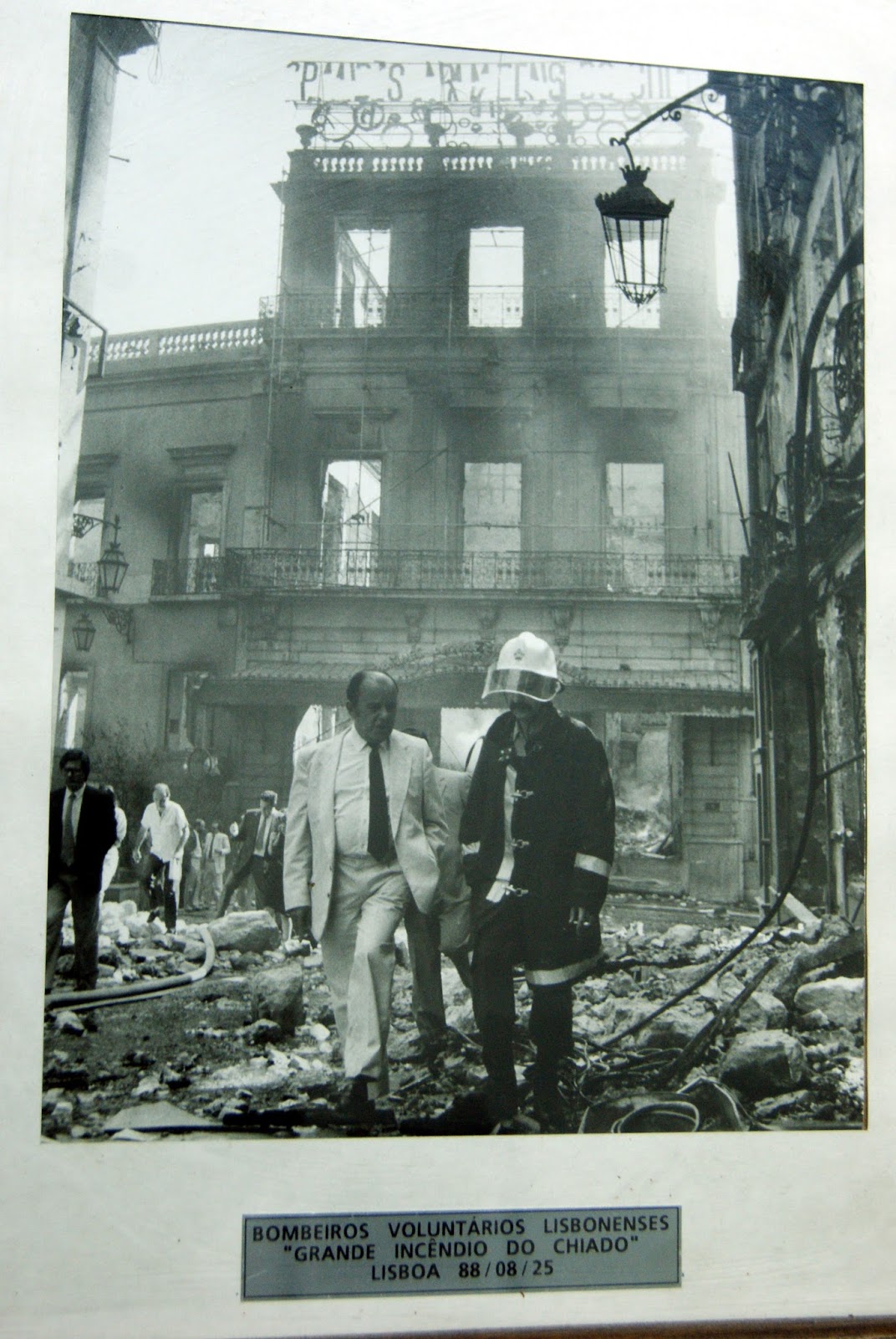 Sobre os Bombeiros Voluntários Lisbonenses: Incêndio do Chiado