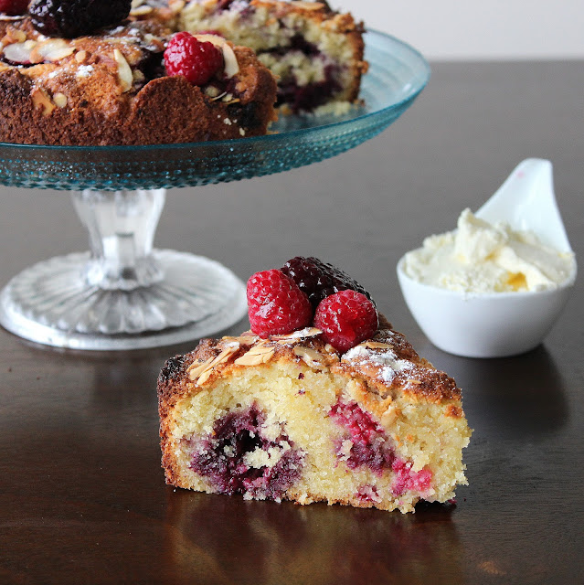 PicNic: Berry and Almond Cake