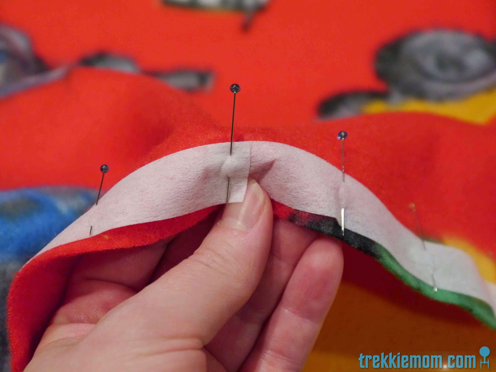 Trekkie Mom: Tutorial: Baby/Toddler Duvet Cover Part 1