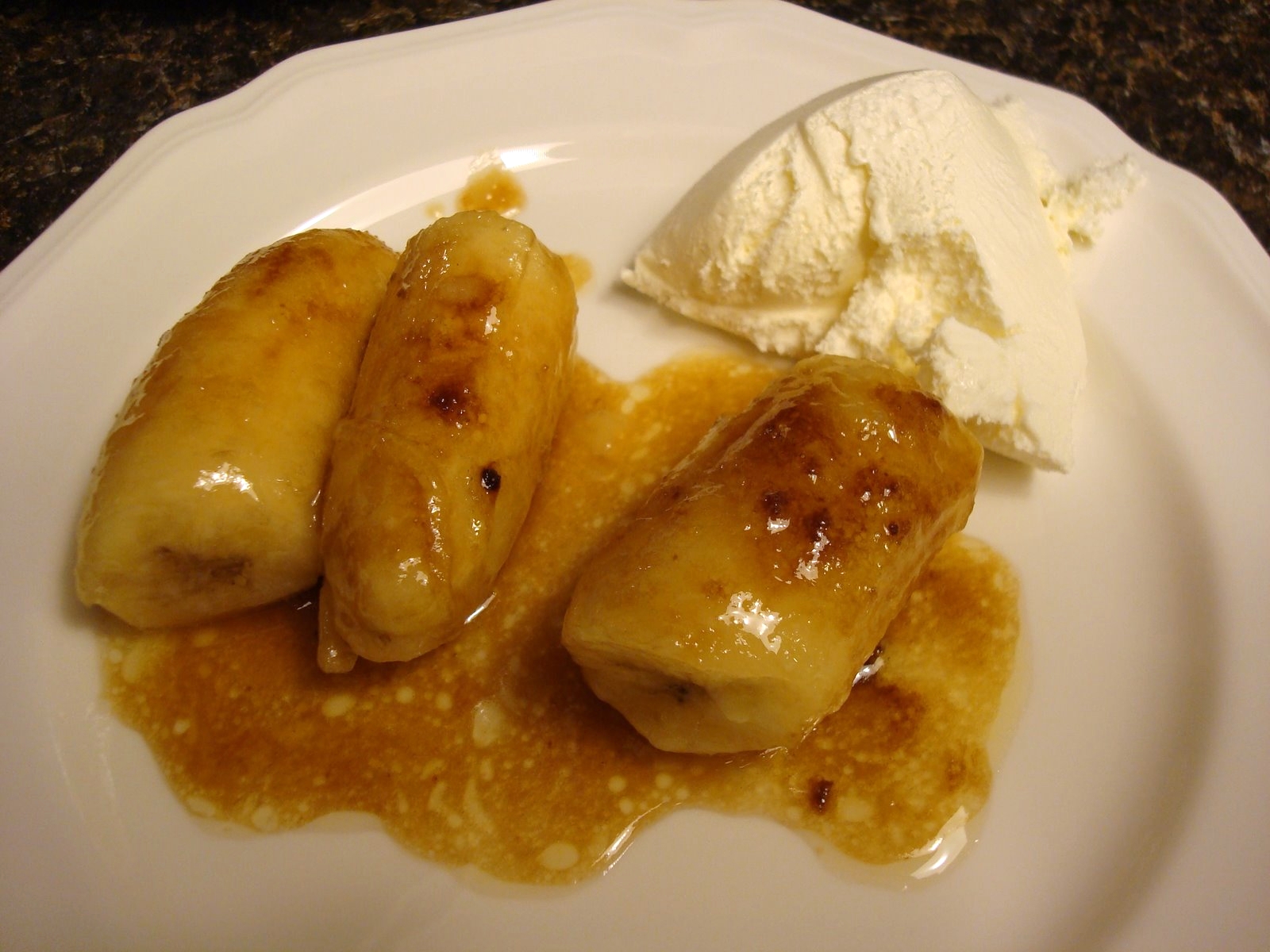 Ommy Noms: Baked Bananas with Honey-Brown Sugar Glaze