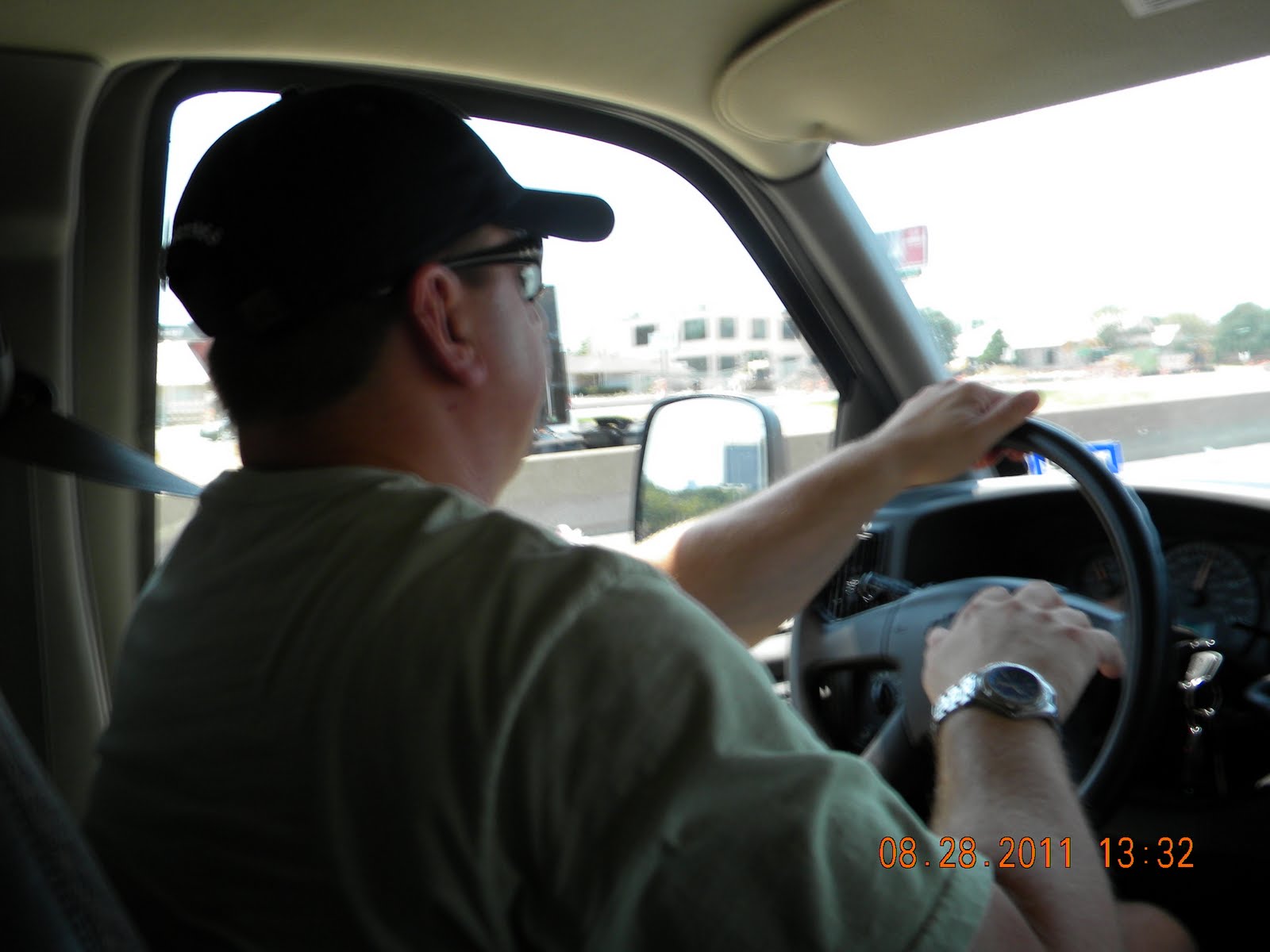 USHELLIT PEA SHELLERS AND PECAN NUT CRACKERS