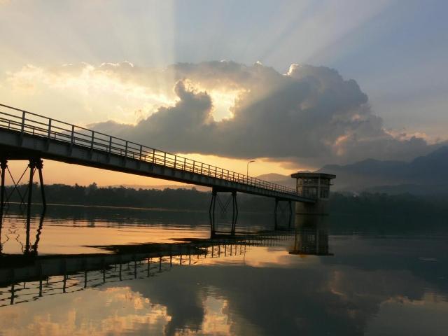 Waduk Seloromo Gembong Pati, Tempat Nongkrong Fenomenal ...