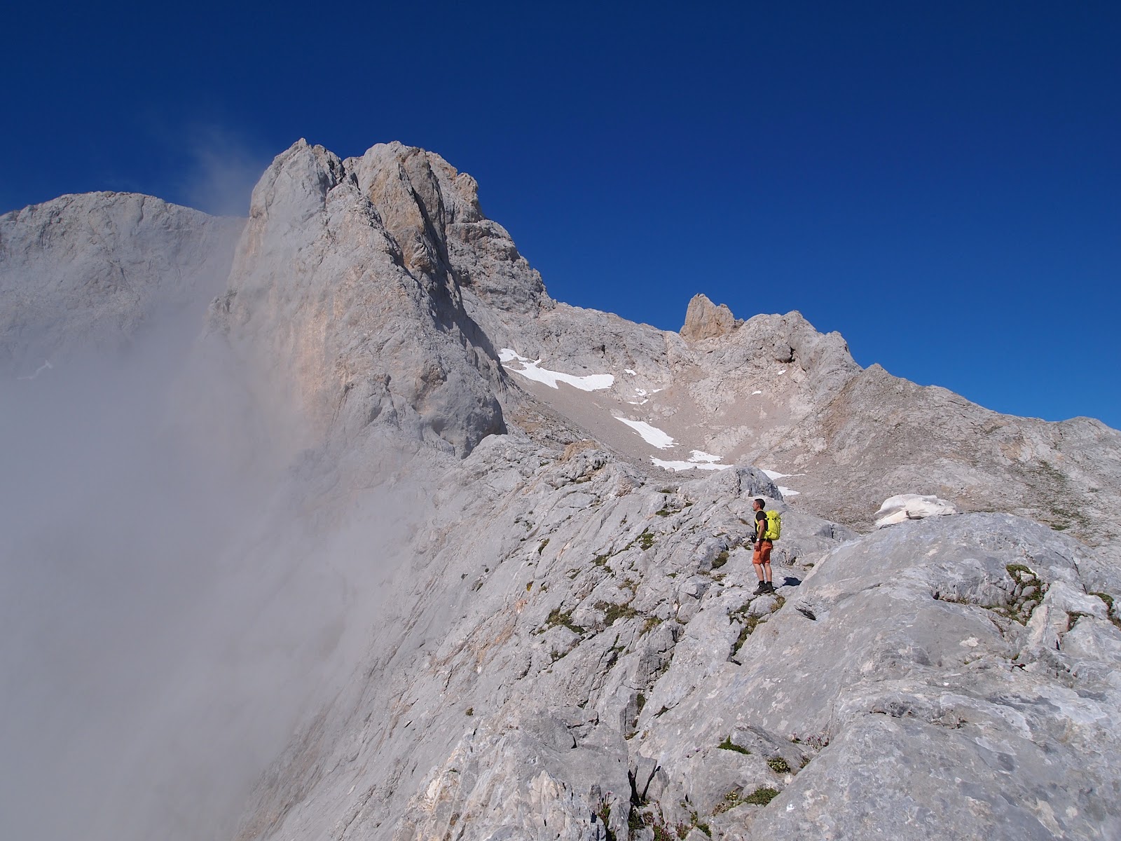 Cumbres de la Cordillera: neverón de urriellu