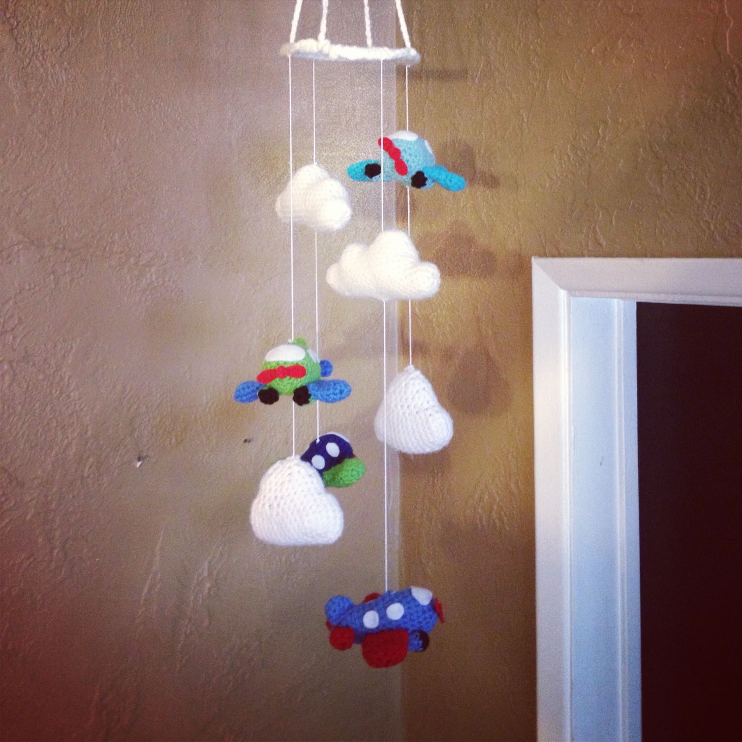 Sweet Besitos Creations: New and Improved Airplane Mobile