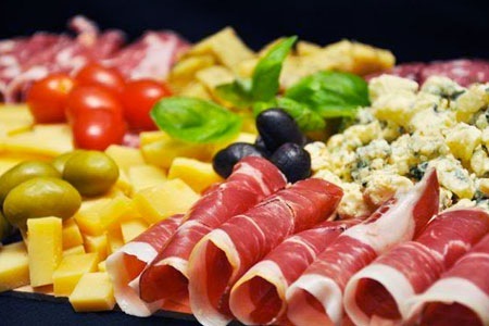 Platos, sabores y más...: En busca de la mejor picada para el Día del amigo