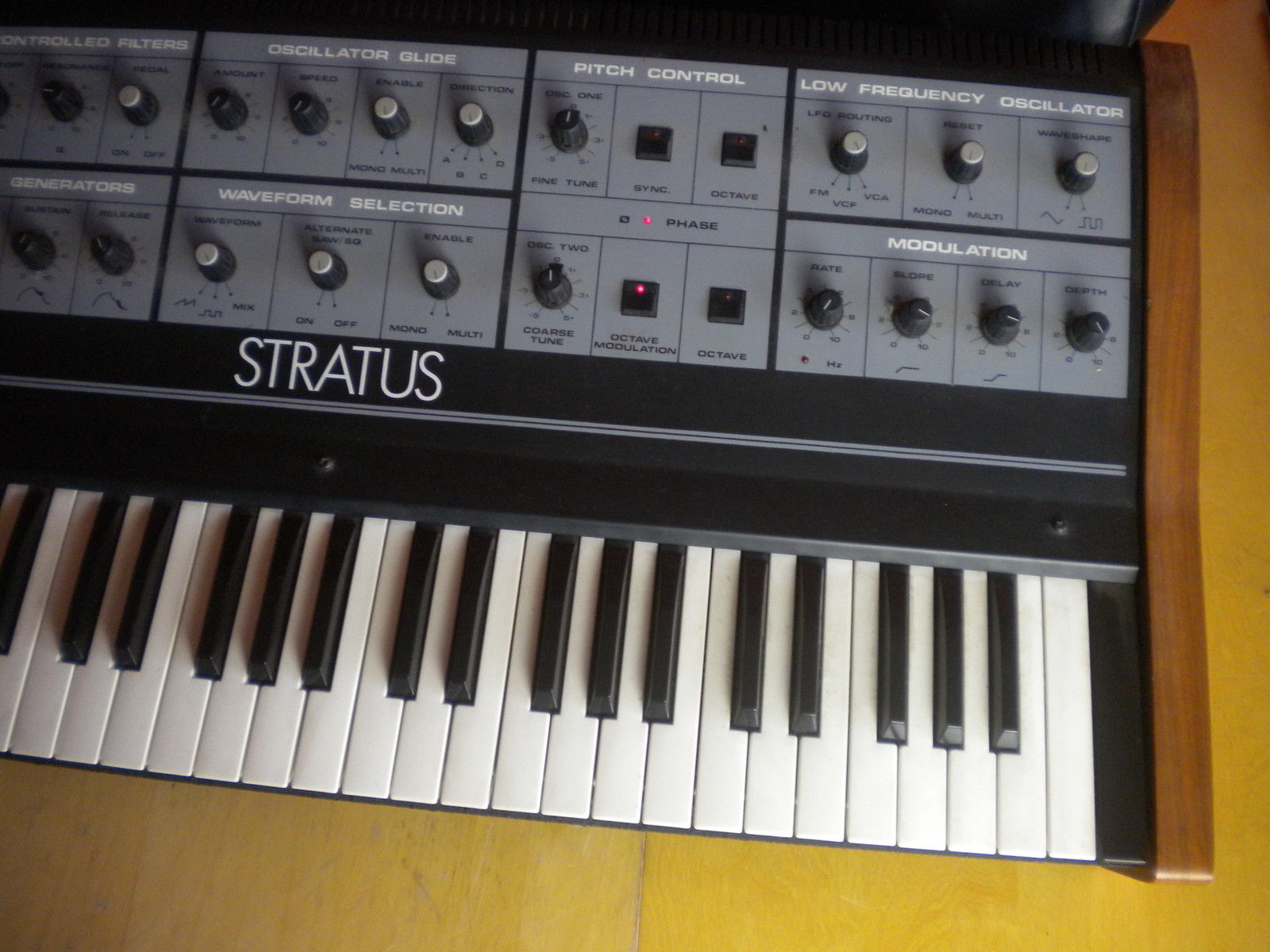 MATRIXSYNTH: Crumar Stratus Vintage 80s Synthesiser SN 00661 with ...