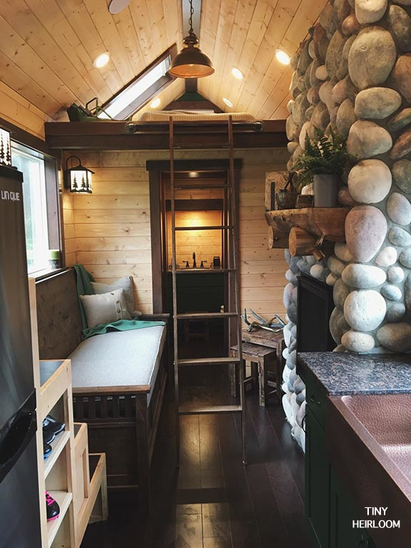 TINY HOUSE TOWN: Tiny Rustic for Six