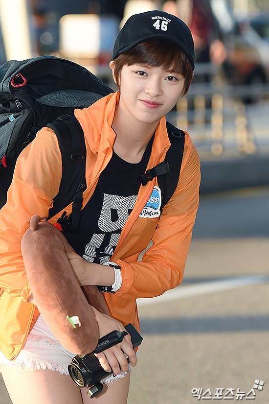 Kpop - TWICE Jungyeon Garners Attention With Stylish Airport Fashion ...