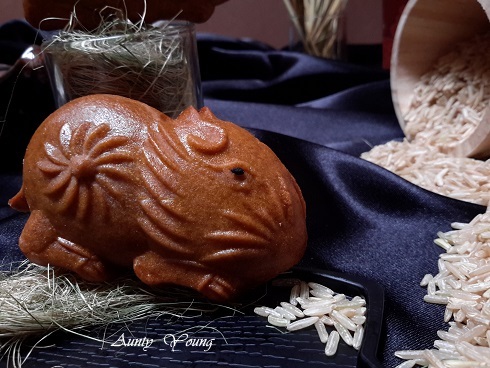 Aunty Young（安迪漾）: 肥鼠公仔饼 (Fat Mouse Doll Mooncake)