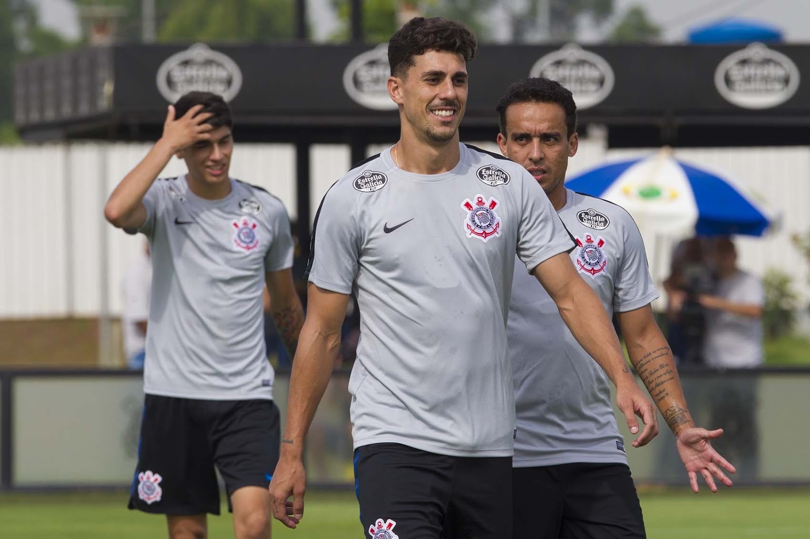 Danilo Avelar fica em 2020 no Corinthians por que vai mudar de posição