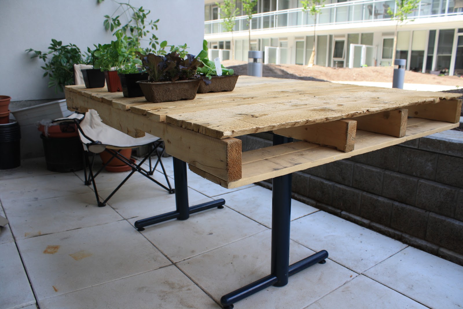 Wooden Pallet Table or DIY Student Furniture? - The Sustainabilitree