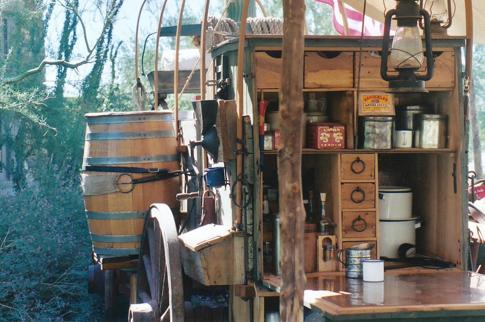 Cowboys and Chuckwagon Cooking : Cow Camp Cookery