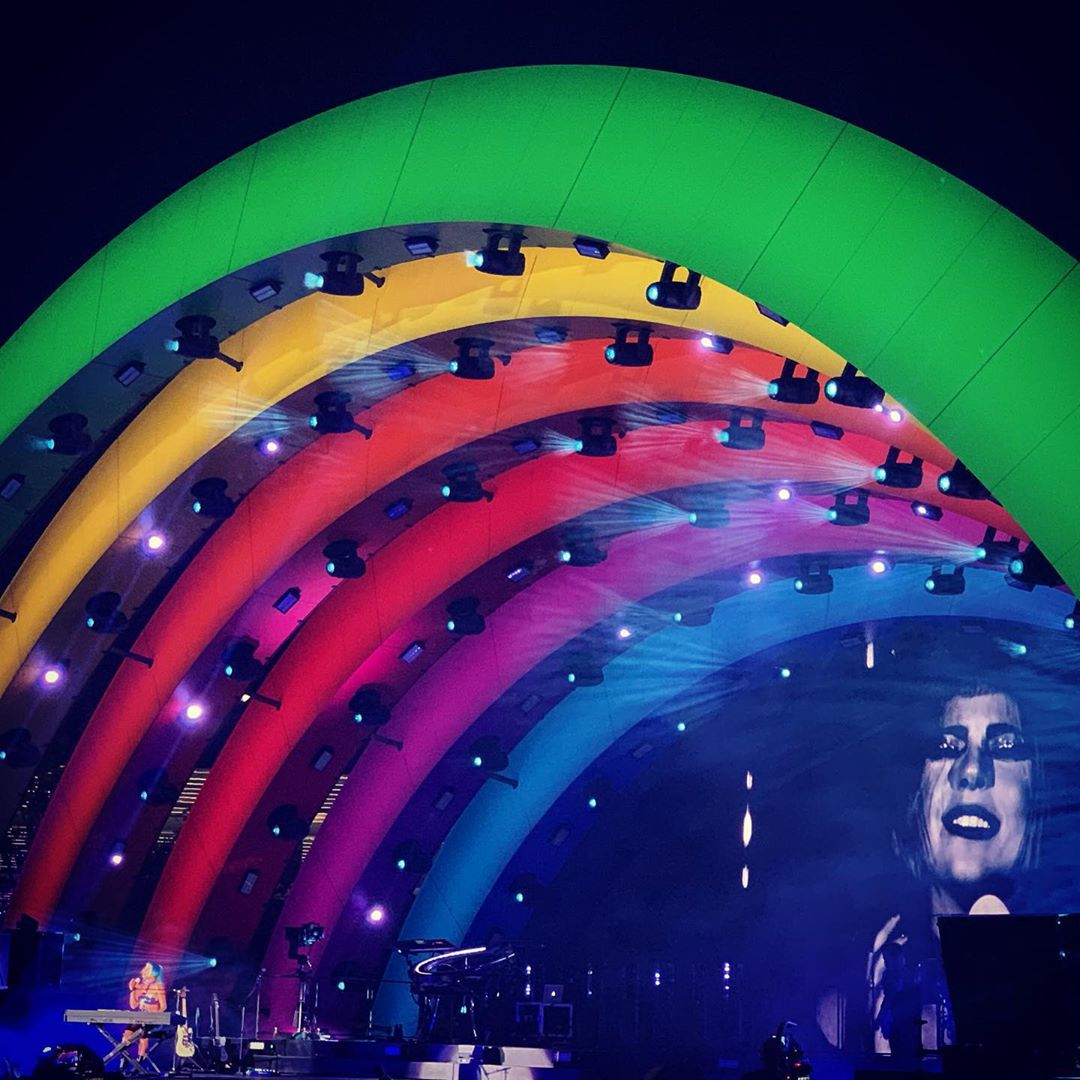 FOTOS/VIDEOS: ENIGMA - Live at the Apple Park in Cupertino, California ...