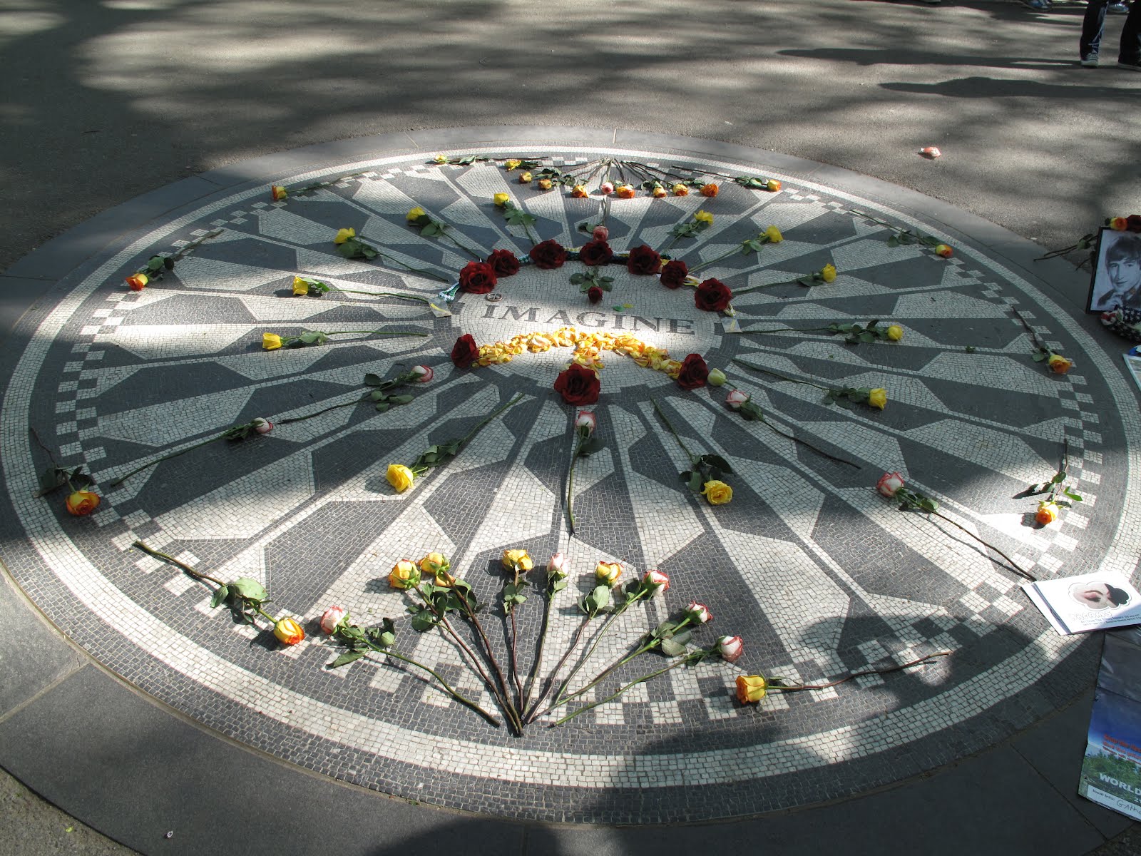 Sydney - Australia: John Lennon's Grave