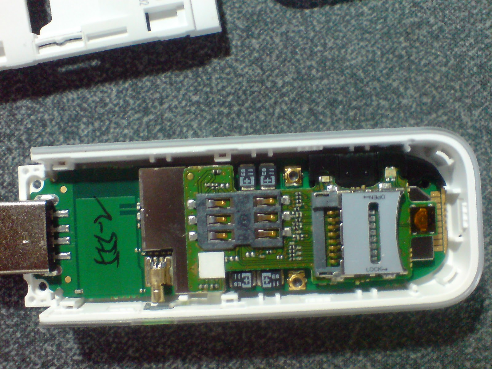 Tech31: The Anatomy of Huawei E355 Mobile Wifi Smart HSPA+