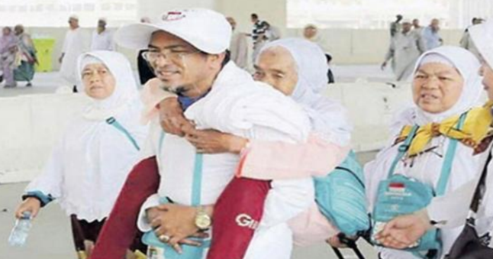MASYA ALLAH, Kisah Jamaah Asal Indonesia Yang Selalu Menggendong Ibunya ... MASYA ALLAH, Kisah Jamaah Asal Indonesia Yang Selalu Menggendong Ibunya ...