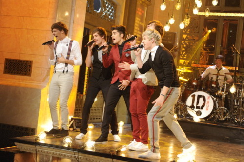 One Direction Chile: One Direction en Saturday Night Live 07/04/2012