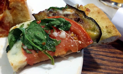 Pizza Quixote: Review: Uno Pizzeria and Grill - Flatbread Pizza