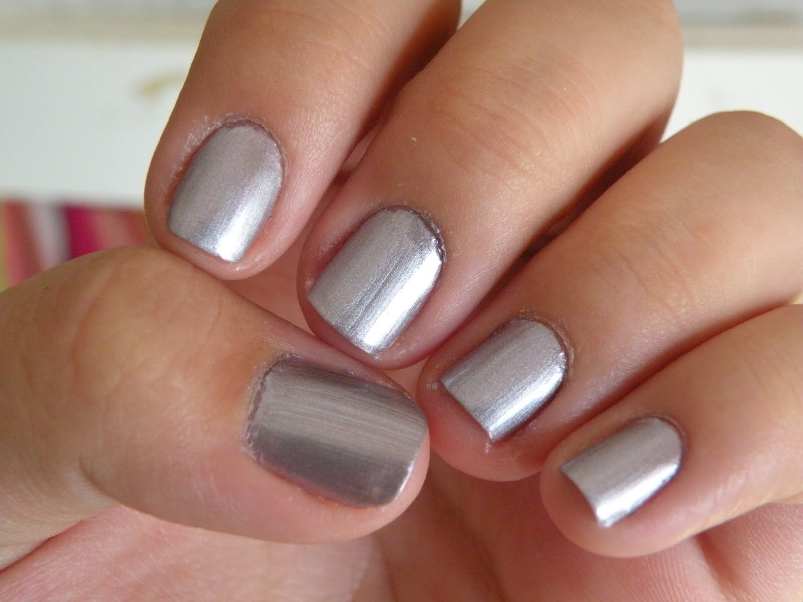 Laura's Nail Art: metallic nails