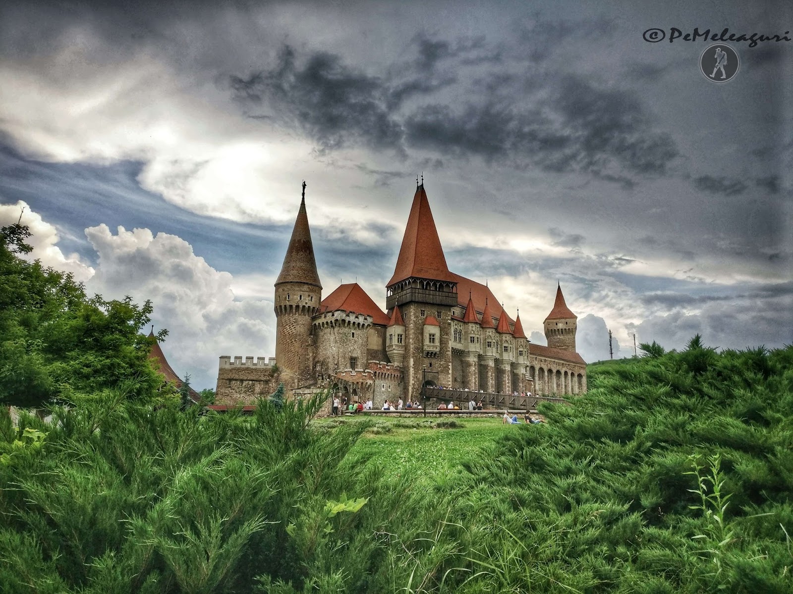 Atracții turistice în Hunedoara: Castelul Hunedoarei, numit și Castelul ...