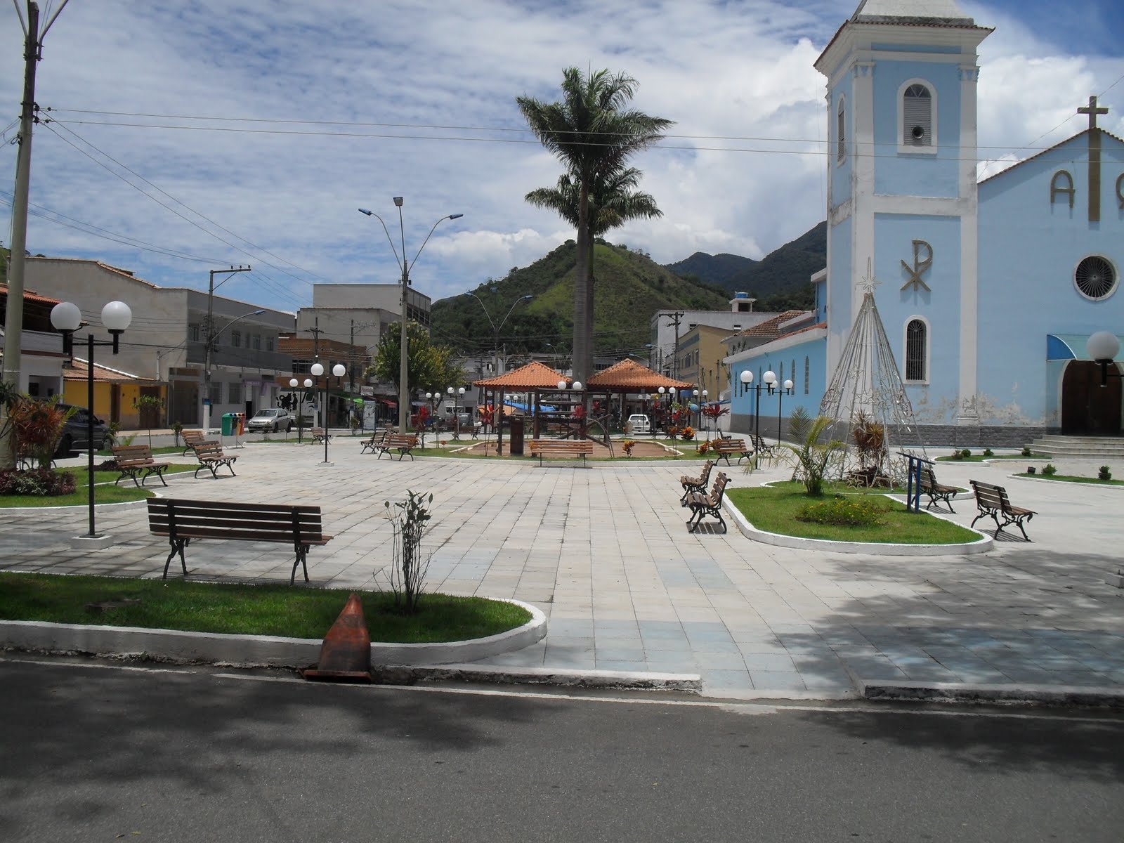 LIDICE EM FOCO: LIDICE - PRAÇA PRINCIPAL E OUTROS LOCAIS