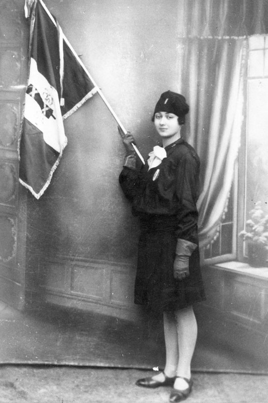 INES DONATI "LA CAPITANA"