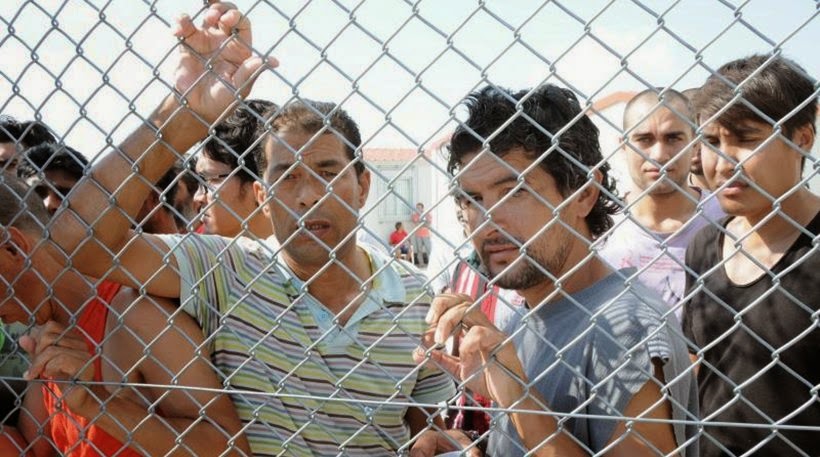ΕΚΤΑΚΤΟ: ΦΩΤΙΑ ΣΤΟ ΚΕΝΤΡΟ ΥΠΟΔΟΧΗΣ ΣΤΗΝ ΣΑΜΟ ΕΒΑΛΑΝ ΟΙ ΛΑΘΡΟΜΕΤΑΝΑΣΤΕΣ ...