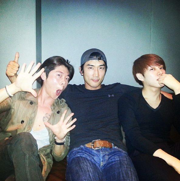 Heechul de Super Junior manda un saludo a Song Seung Hun y Gunhee
