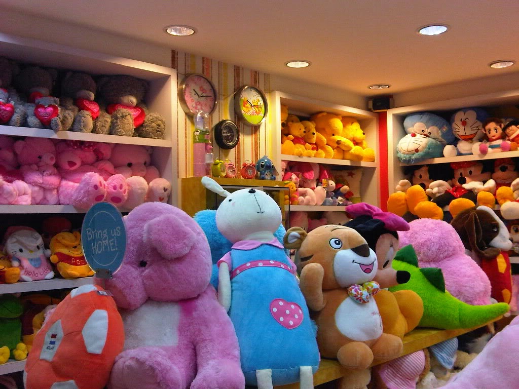 USAHA KECIL DAN MENENGAH: Bisnis Boneka di Hari Valentine