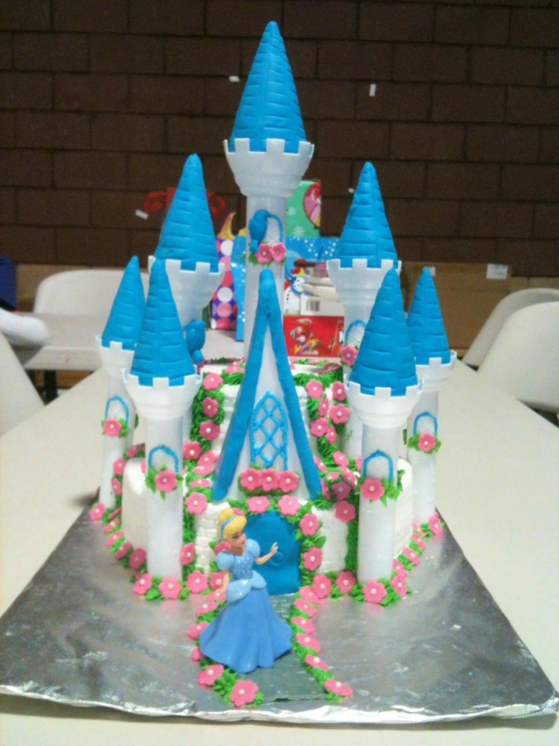YAYA CREATIONS 3: Cinderella Castle Cake