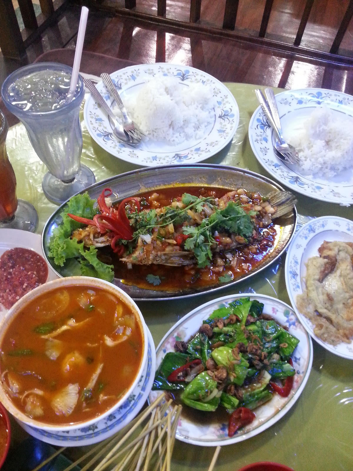 Makan besar ~ Dari Jari Jari Halusku