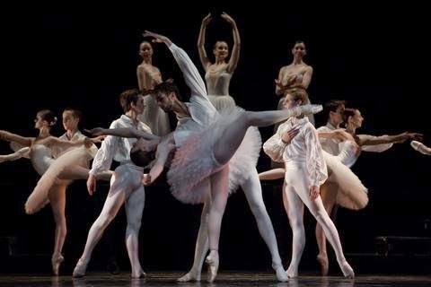 Culture Holiday Tour: Popular Styles o French Dance