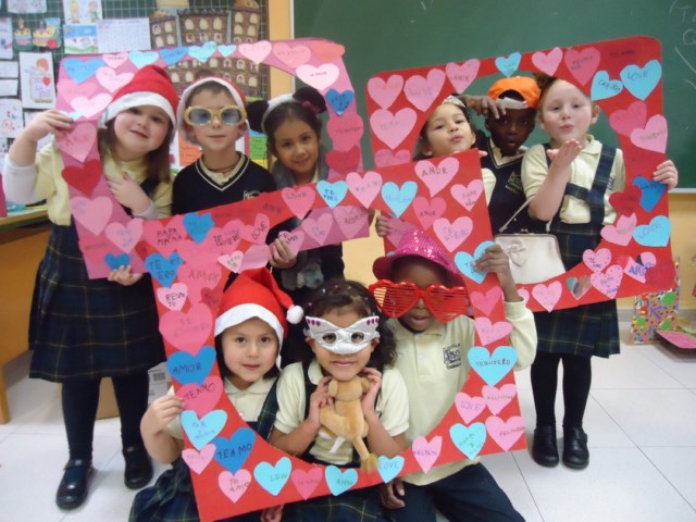 UNA VENTANA ABIERTA A NUESTRO MUNDO: Celebrando San Valentín por 3º E