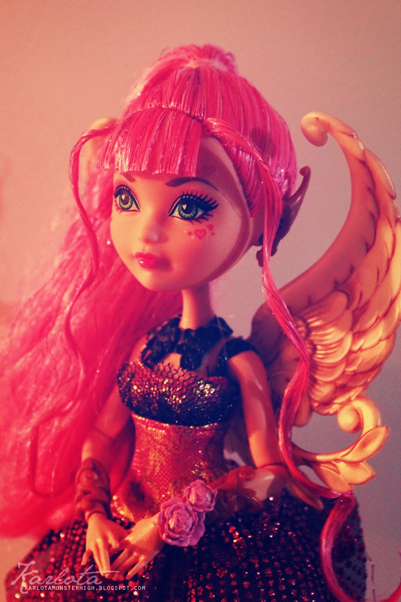 Karlota - Monster High Dolls: Cupida Thronecoming