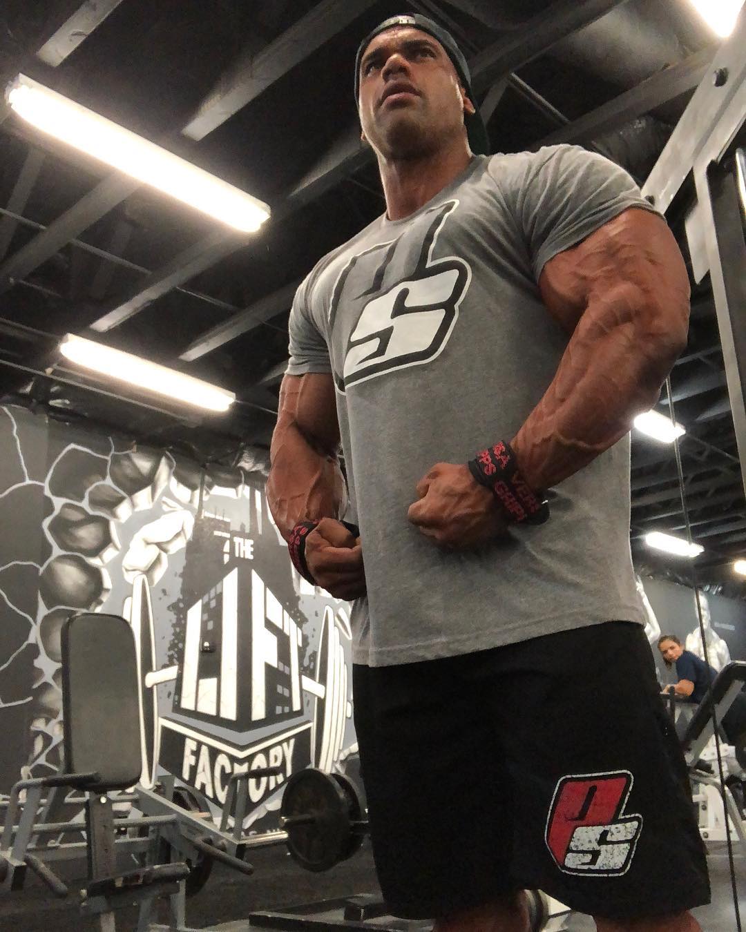 LA PERFECTION FAITE HOMME