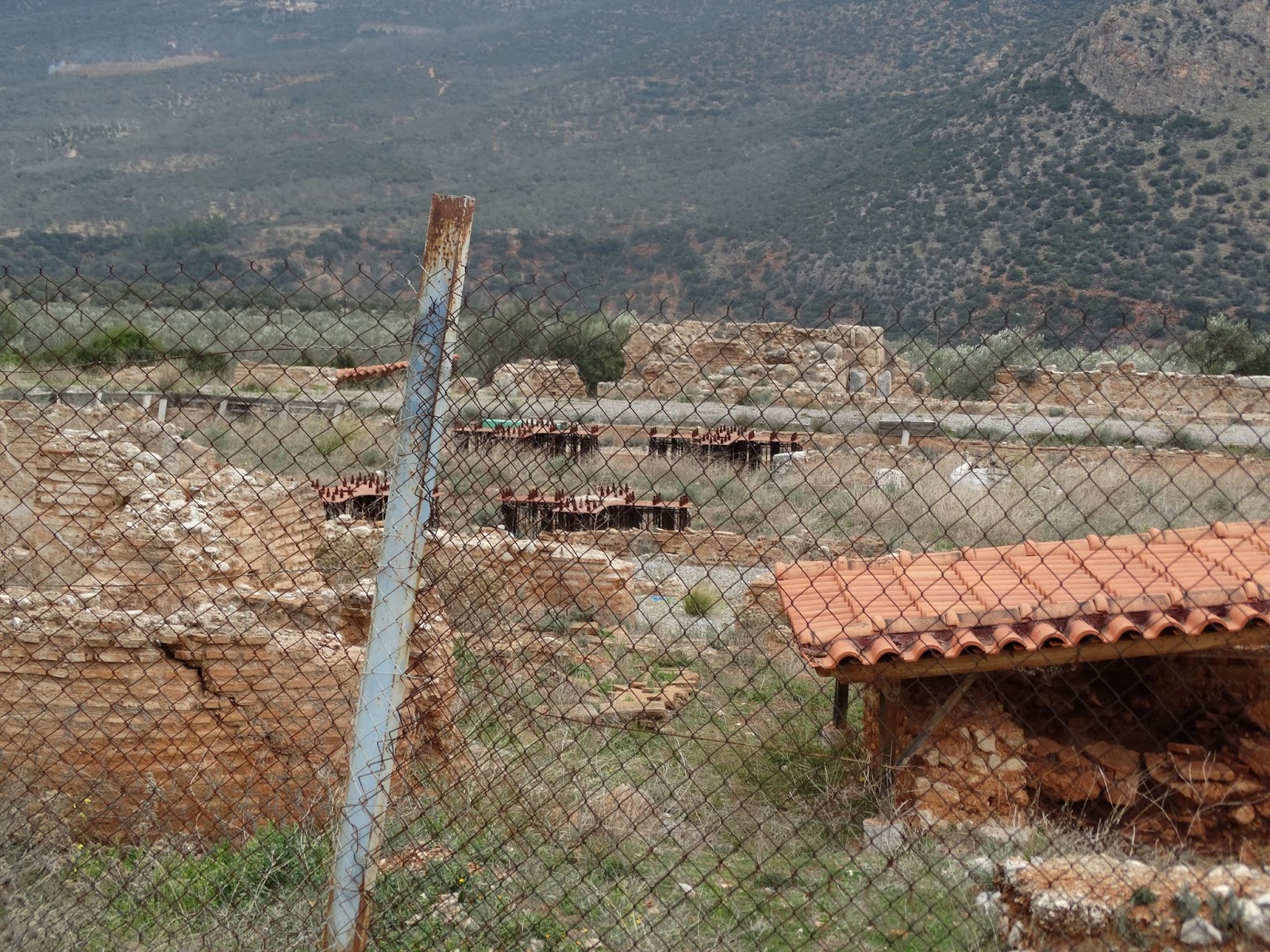 ORTHOLOGIKA: ΒΙΛΑ ΕΥΑ ΗΡΩΔΟΥ ΑΤΤΙΚΟΥ ΣΤΗ ΛΟΥΚΟΥ ΚΥΝΟΥΡΙΑΣ.Η ΕΓΚΑΤΑΛΕΙΨΗ ...