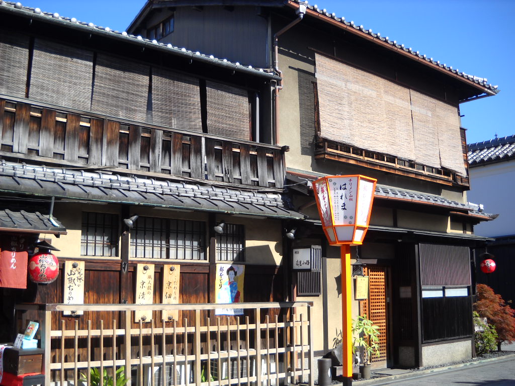 Daily Glimpses of Japan: Traditional Houses In Gion - Geisha District ...