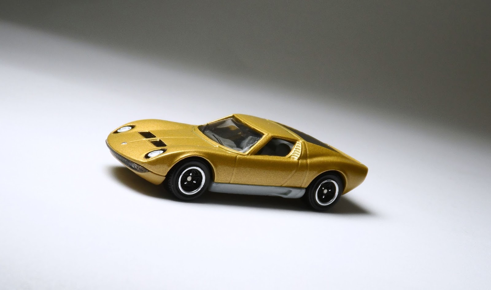 Lamborghini Miura P400 S (Matchbox)