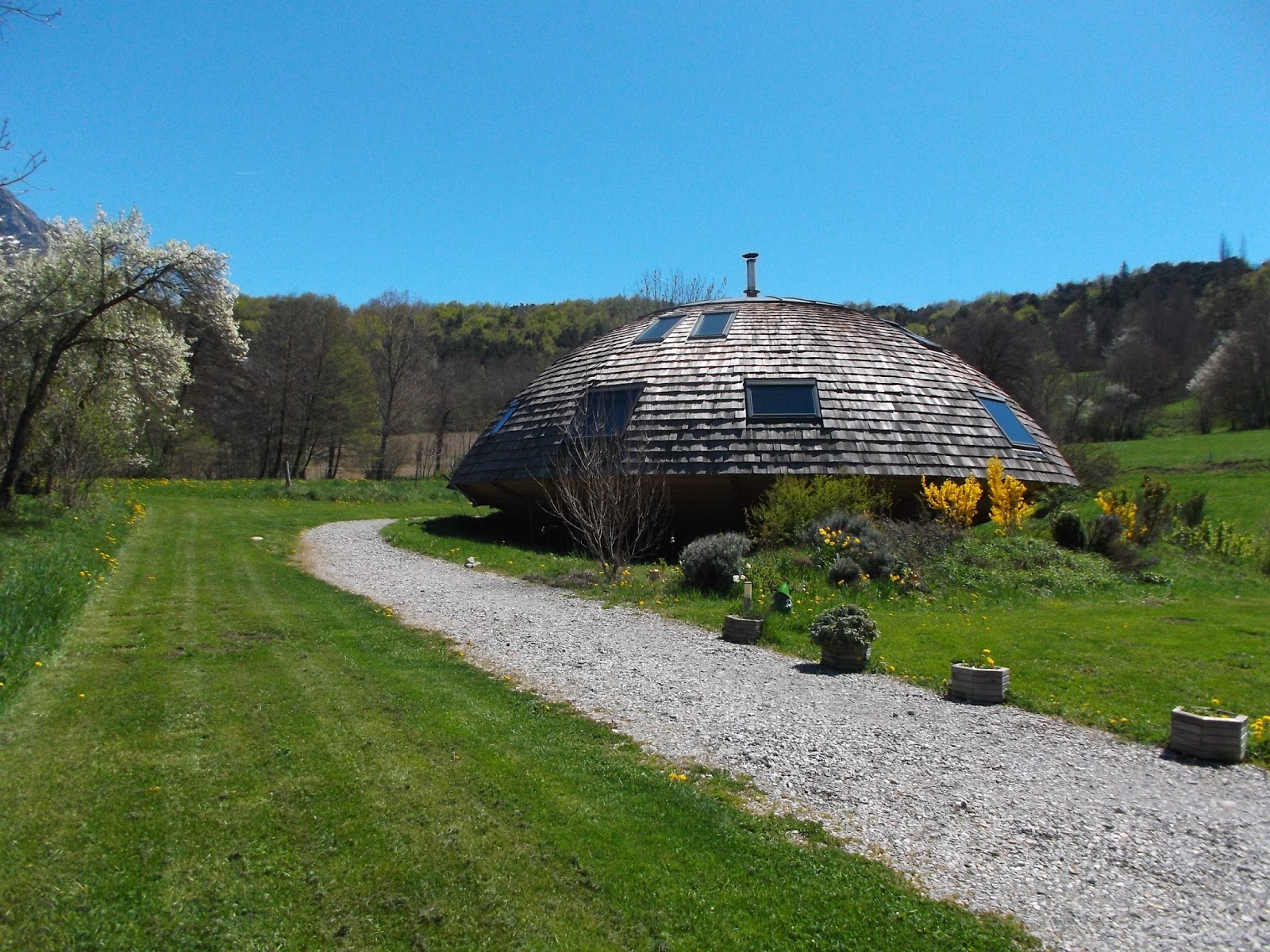 Le Chalet Tournesol: maison Domespace avec chambres d'hôtes insolites à ...
