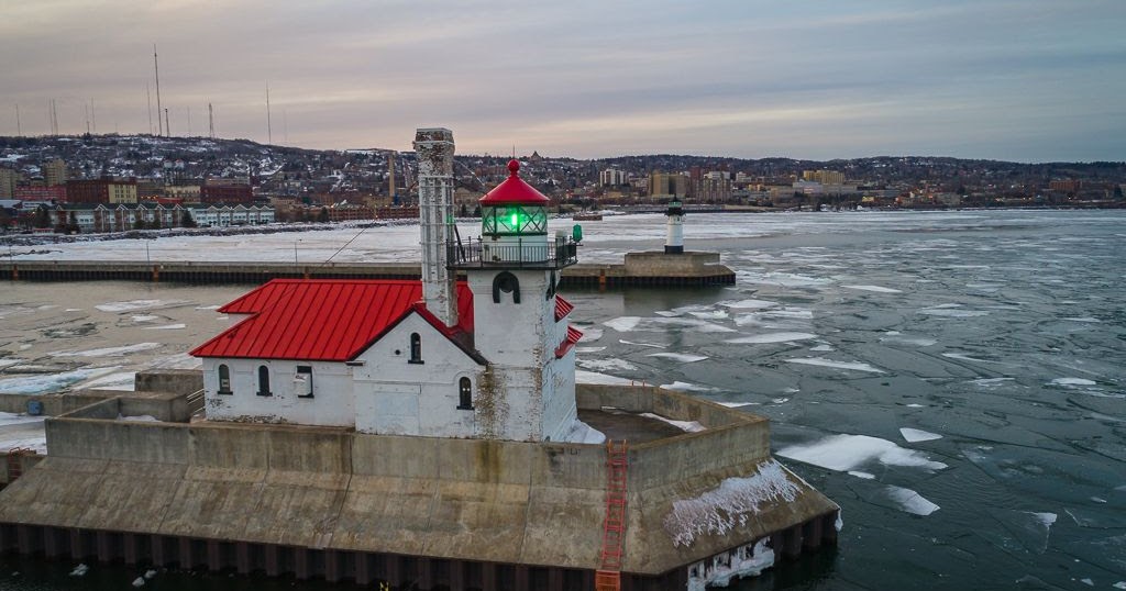 Duluth Harbor Cam: South Pier Lighthouse